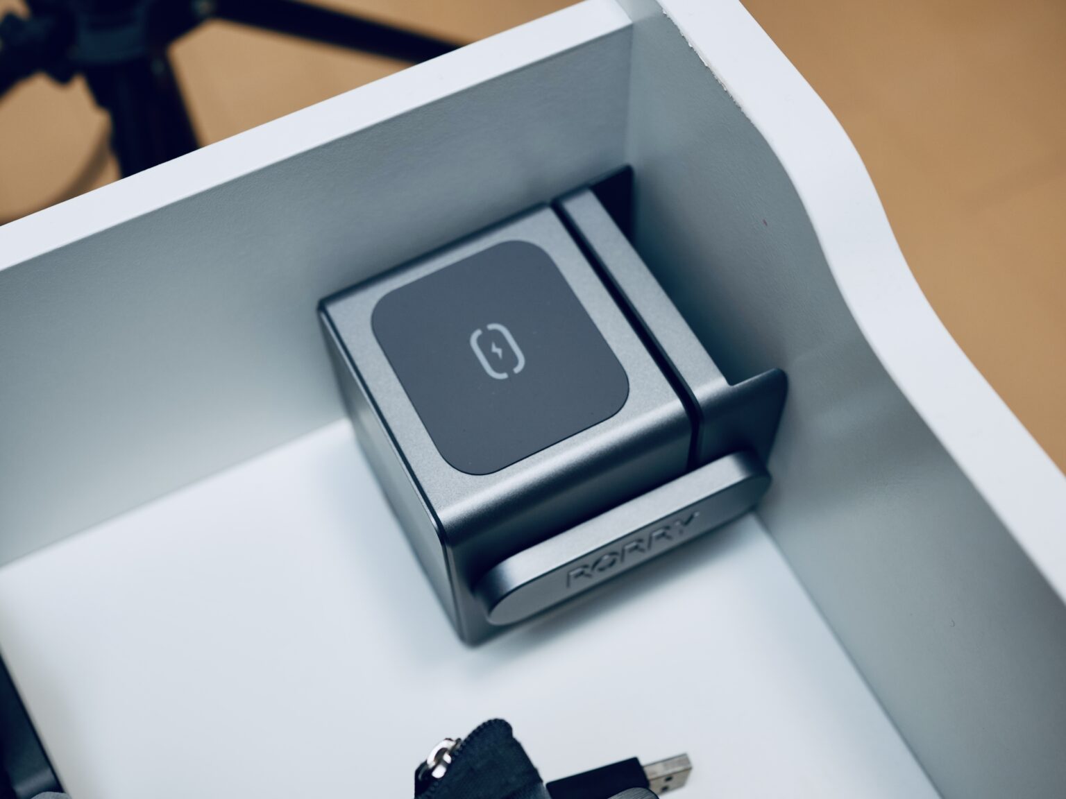 RORRY ワイヤレス充電器 4in1 モバイルバッテリーをレビュー｜45W電源アダプターを標準搭載したハイエンド充電ステーション | ウエタニブログ